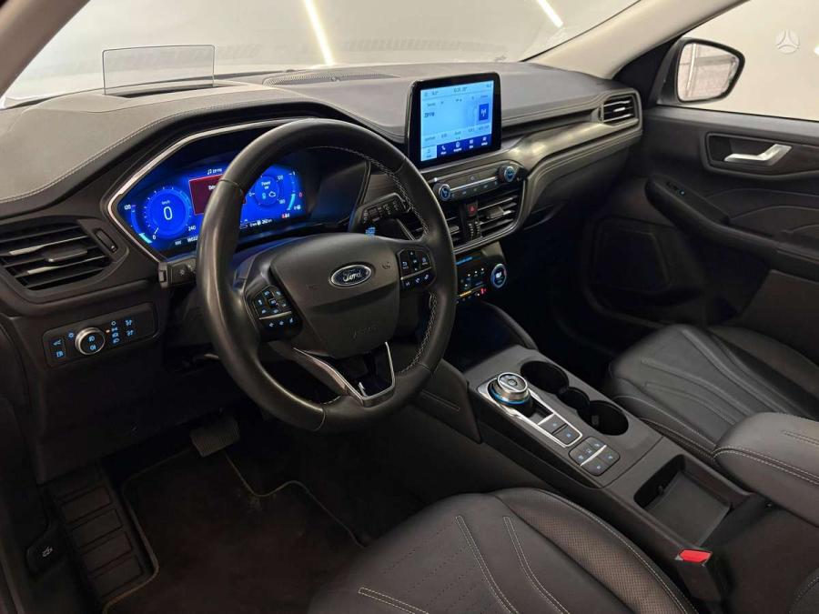 White Ford Kuga 2022 in Marijampole, with an engine capacity of 2.49 L and mileage of 181 thousand km for 17999 €, photo 3 on AUTOMOTO.COM.LV