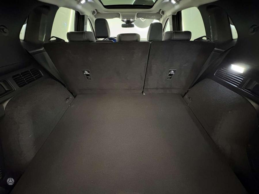 White Ford Kuga 2022 in Marijampole, with an engine capacity of 2.49 L and mileage of 181 thousand km for 17999 €, photo 8 on AUTOMOTO.COM.LV