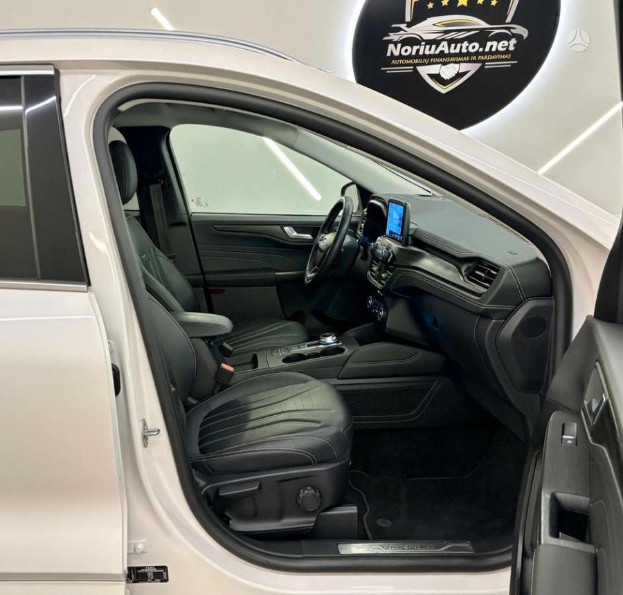 White Ford Kuga 2022 in Marijampole, with an engine capacity of 2.49 L and mileage of 181 thousand km for 17999 €, photo 10 on AUTOMOTO.COM.LV