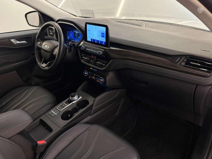White Ford Kuga 2022 in Marijampole, with an engine capacity of 2.49 L and mileage of 181 thousand km for 17999 €, photo 13 on AUTOMOTO.COM.LV