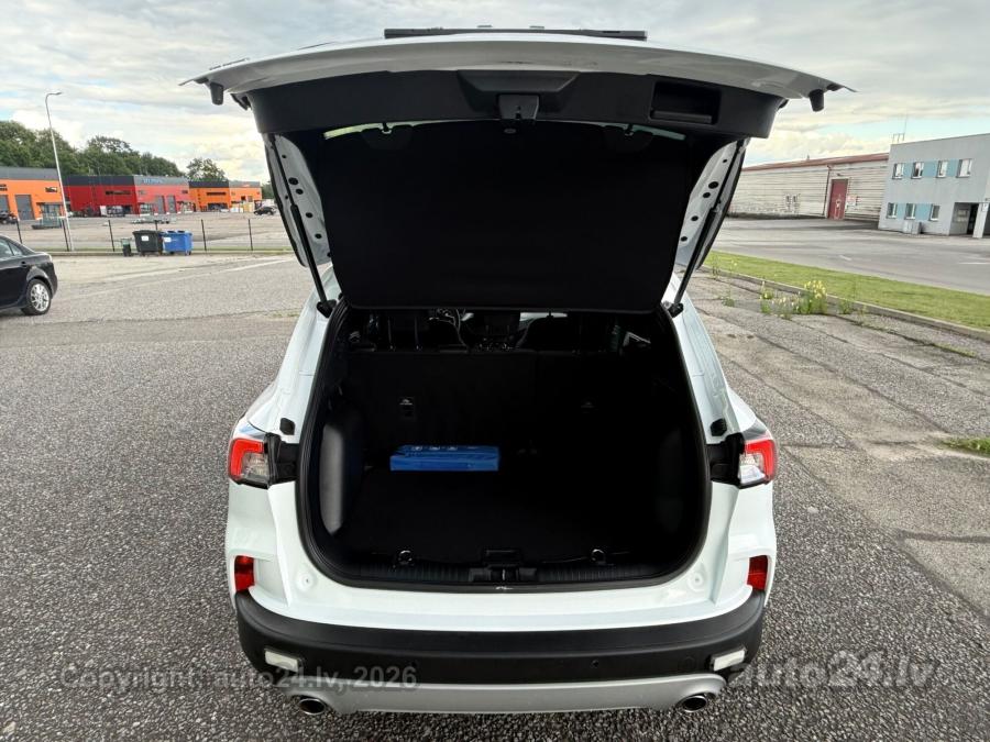 Balts Ford Kuga 2022 Tartu, ar dzinēja tilpumu 2.00 L un nobraukumu 229 tūkst. km par 16999 €, foto 24 vietnē AUTOMOTO.COM.LV