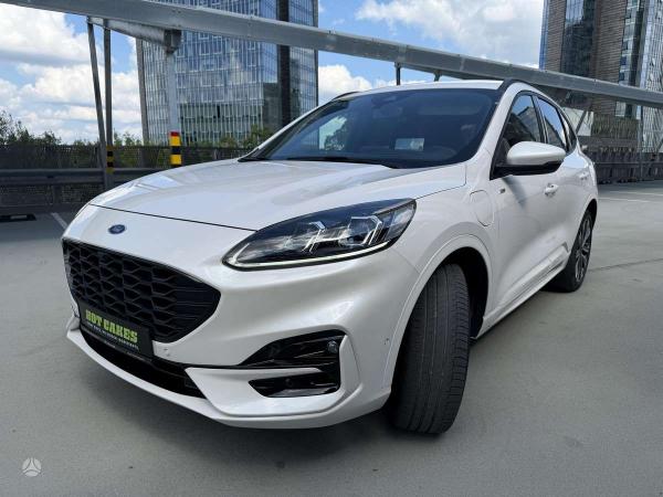 White Ford Kuga 2022 in Vilnius, with an engine capacity of 2.50 L and mileage of 59 thousand km for 24490 €, photo 4 on AUTOMOTO.COM.LV
