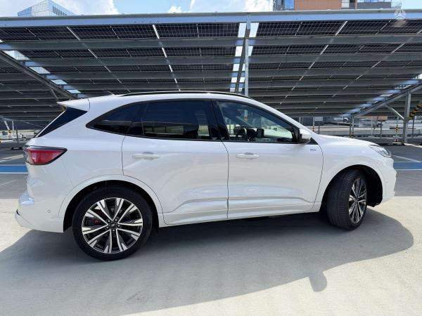 White Ford Kuga 2022 in Vilnius, with an engine capacity of 2.50 L and mileage of 59 thousand km for 24490 €, photo 9 on AUTOMOTO.COM.LV