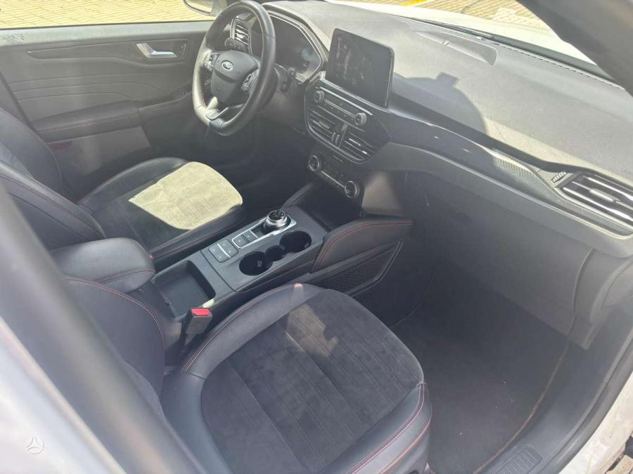 White Ford Kuga 2022 in Marijampole, with an engine capacity of 2.49 L and mileage of 190 thousand km for 17500 €, photo 29 on AUTOMOTO.COM.LV