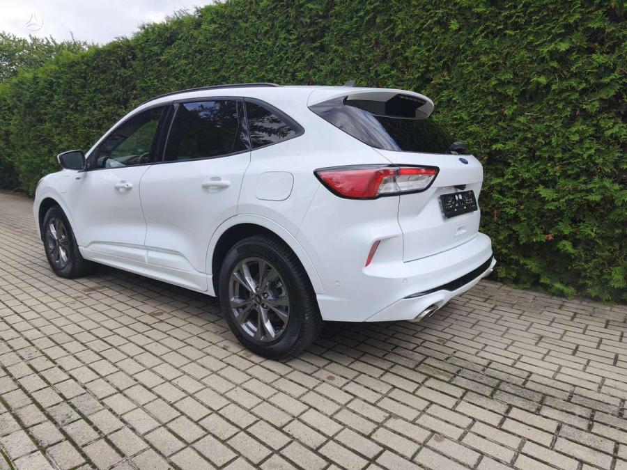 White Ford Kuga 2022 in Vilnius, with an engine capacity of 2.49 L and mileage of 83 thousand km for 19950 €, photo 4 on AUTOMOTO.COM.LV