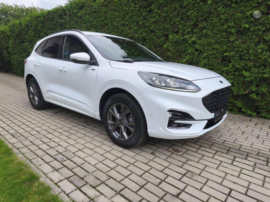 White Ford Kuga 2022 in Vilnius, with an engine capacity of 2.49 L and mileage of 83 thousand km for 19950 €, photo 6 on AUTOMOTO.COM.LV