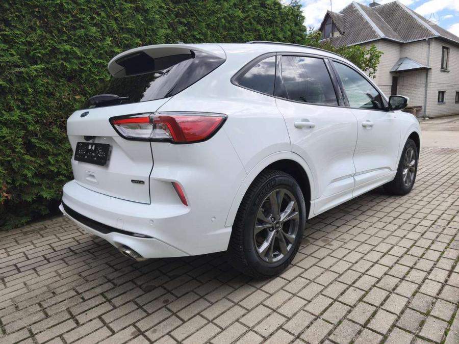 White Ford Kuga 2022 in Vilnius, with an engine capacity of 2.49 L and mileage of 83 thousand km for 19950 €, photo 8 on AUTOMOTO.COM.LV