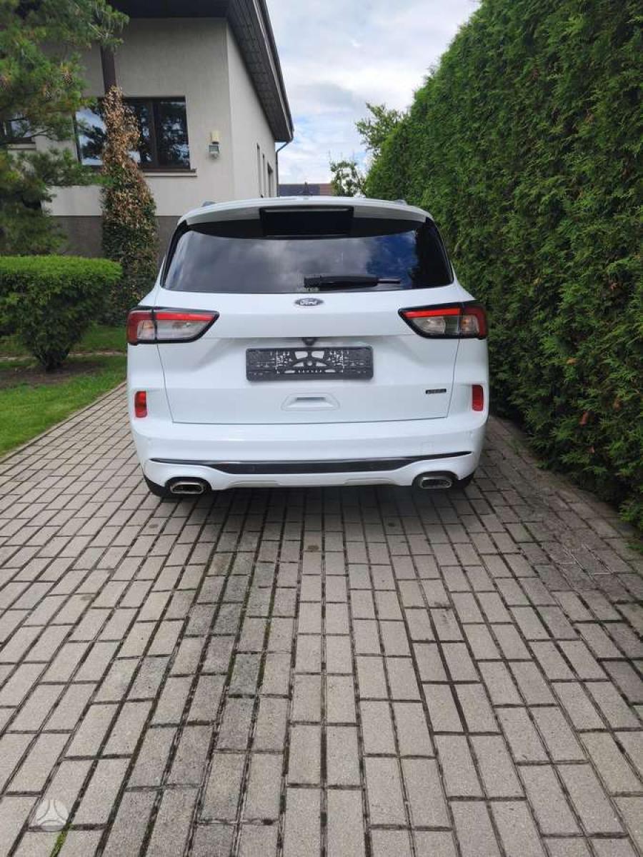 White Ford Kuga 2022 in Vilnius, with an engine capacity of 2.49 L and mileage of 83 thousand km for 19950 €, photo 9 on AUTOMOTO.COM.LV