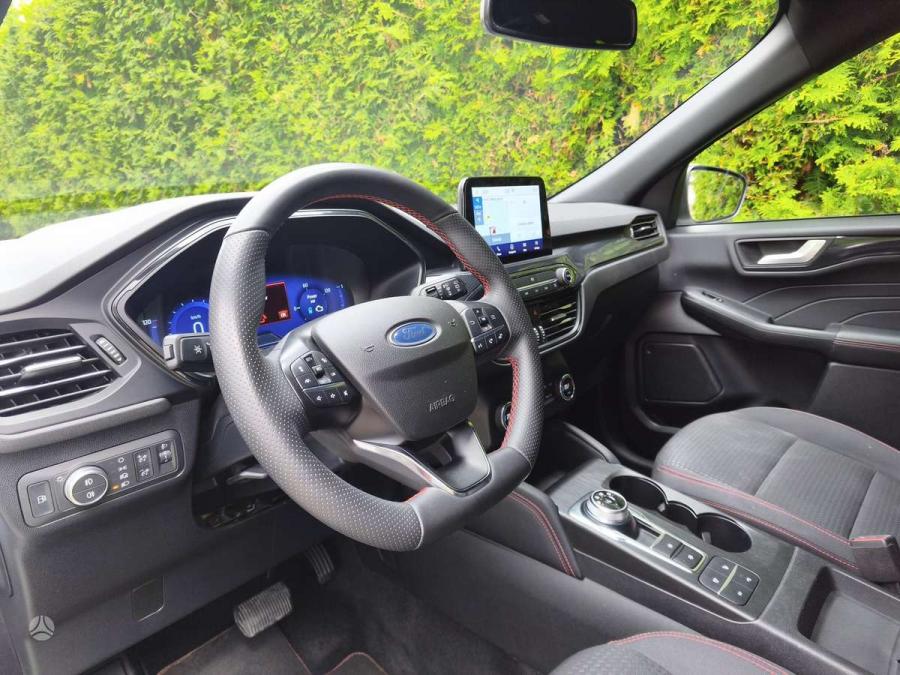 White Ford Kuga 2022 in Vilnius, with an engine capacity of 2.49 L and mileage of 83 thousand km for 19950 €, photo 12 on AUTOMOTO.COM.LV