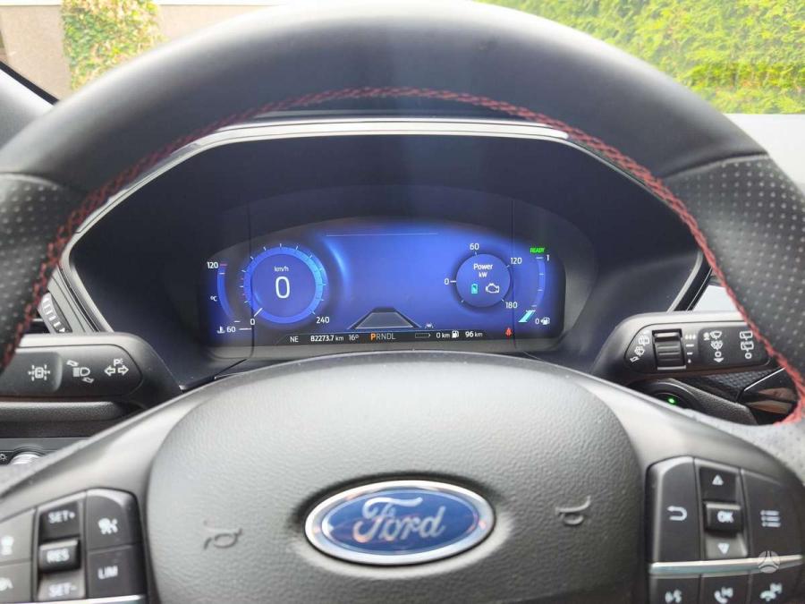 White Ford Kuga 2022 in Vilnius, with an engine capacity of 2.49 L and mileage of 83 thousand km for 19950 €, photo 17 on AUTOMOTO.COM.LV