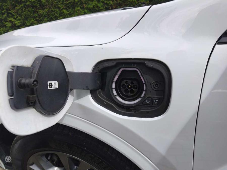 White Ford Kuga 2022 in Vilnius, with an engine capacity of 2.49 L and mileage of 83 thousand km for 19950 €, photo 21 on AUTOMOTO.COM.LV