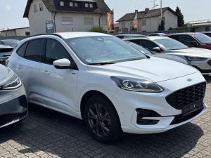 White Ford Kuga 2022 in Vilnius, with an engine capacity of 2.49 L and mileage of 122 thousand km for 18333 €, photo 3 on AUTOMOTO.COM.LV