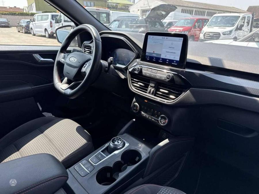 White Ford Kuga 2022 in Vilnius, with an engine capacity of 2.49 L and mileage of 122 thousand km for 18333 €, photo 6 on AUTOMOTO.COM.LV