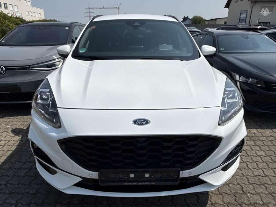 White Ford Kuga 2022 in Vilnius, with an engine capacity of 2.49 L and mileage of 122 thousand km for 18333 €, photo 8 on AUTOMOTO.COM.LV