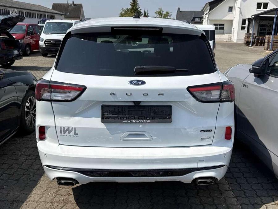 White Ford Kuga 2022 in Vilnius, with an engine capacity of 2.49 L and mileage of 122 thousand km for 18333 €, photo 9 on AUTOMOTO.COM.LV