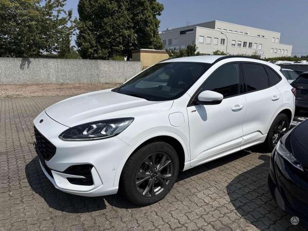 White Ford Kuga 2022 in Vilnius, with an engine capacity of 2.49 L and mileage of 122 thousand km for 18333 €, photo 10 on AUTOMOTO.COM.LV