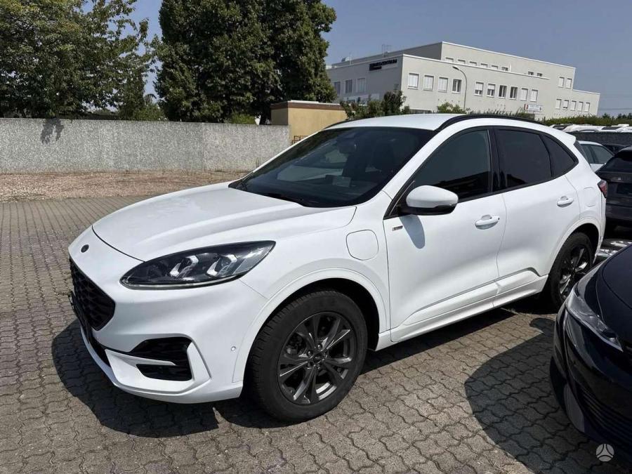 White Ford Kuga 2022 in Vilnius, with an engine capacity of 2.49 L and mileage of 122 thousand km for 18333 €, photo 11 on AUTOMOTO.COM.LV