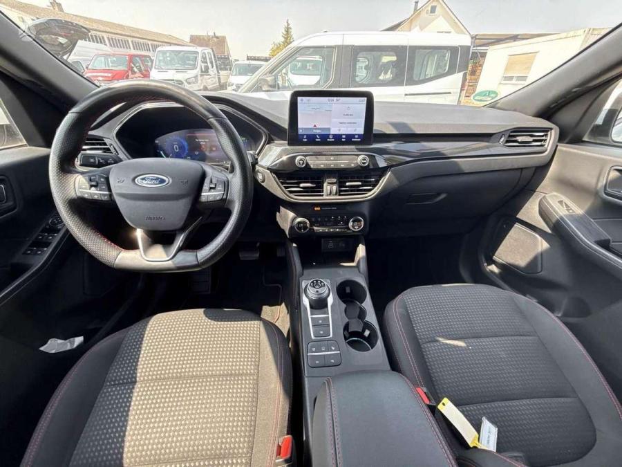 White Ford Kuga 2022 in Vilnius, with an engine capacity of 2.49 L and mileage of 122 thousand km for 18333 €, photo 14 on AUTOMOTO.COM.LV