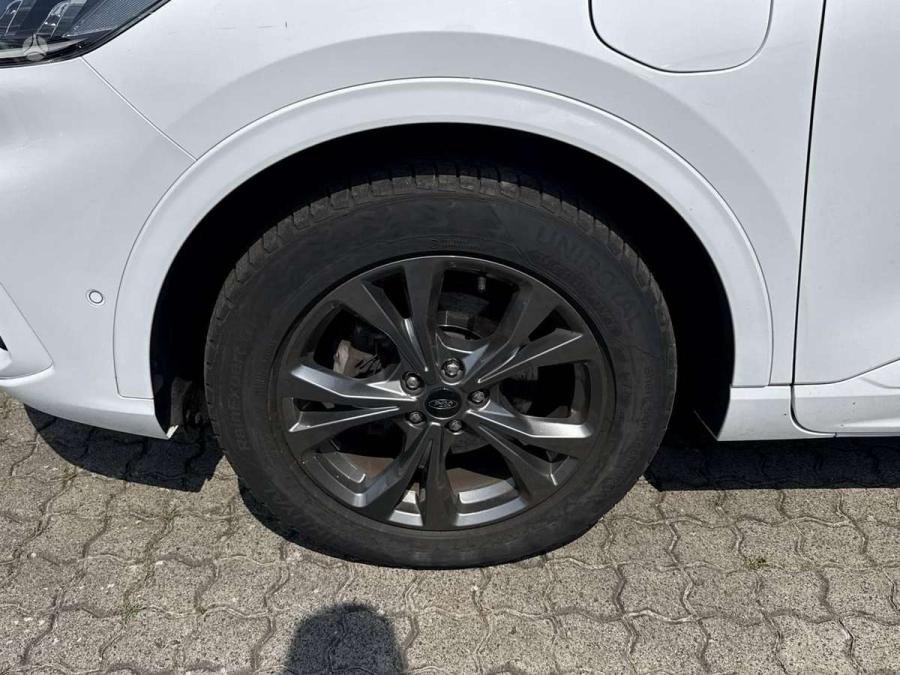 White Ford Kuga 2022 in Vilnius, with an engine capacity of 2.49 L and mileage of 122 thousand km for 18333 €, photo 19 on AUTOMOTO.COM.LV