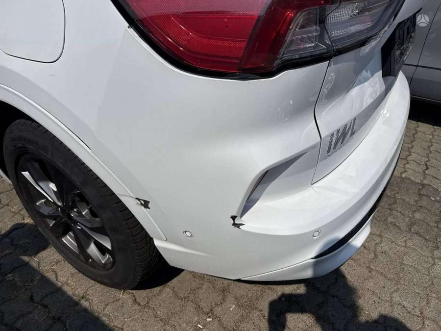 White Ford Kuga 2022 in Vilnius, with an engine capacity of 2.49 L and mileage of 122 thousand km for 18333 €, photo 20 on AUTOMOTO.COM.LV