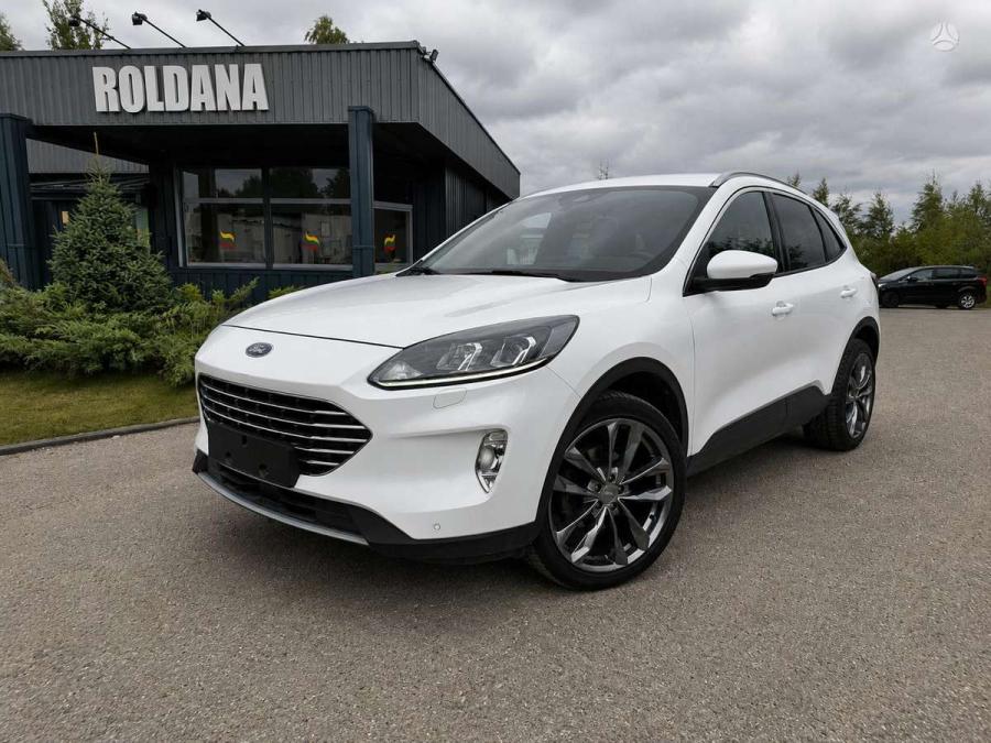 White Ford Kuga 2022 in Pakruojis, with an engine capacity of 2.00 L and mileage of 144 thousand km for 14900 €, photo 1 on AUTOMOTO.COM.LV