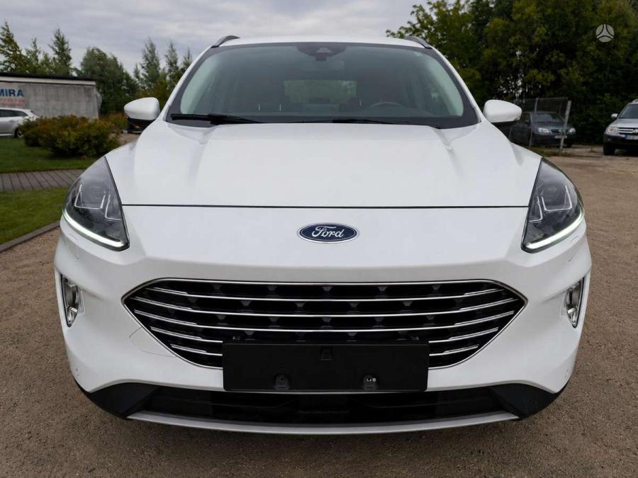 White Ford Kuga 2022 in Pakruojis, with an engine capacity of 2.00 L and mileage of 144 thousand km for 14900 €, photo 4 on AUTOMOTO.COM.LV
