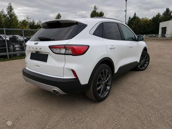 White Ford Kuga 2022 in Pakruojis, with an engine capacity of 2.00 L and mileage of 144 thousand km for 14900 €, photo 4 on AUTOMOTO.COM.LV