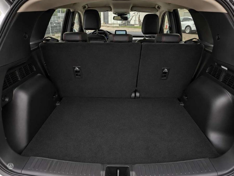 White Ford Kuga 2022 in Pakruojis, with an engine capacity of 2.00 L and mileage of 144 thousand km for 14900 €, photo 7 on AUTOMOTO.COM.LV