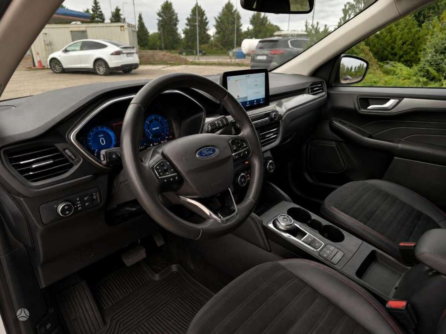 White Ford Kuga 2022 in Pakruojis, with an engine capacity of 2.00 L and mileage of 144 thousand km for 14900 €, photo 10 on AUTOMOTO.COM.LV