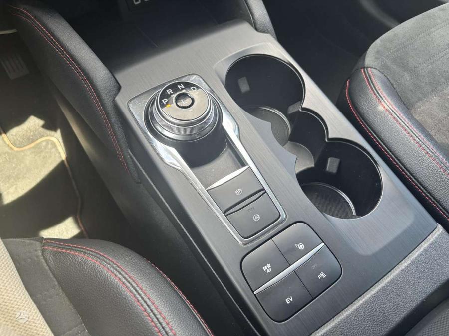 Balts Ford Kuga 2022 Marijampole, ar dzinēja tilpumu 2.49 L un nobraukumu 190 tūkst. km par 17500 €, foto 24 vietnē AUTOMOTO.COM.LV