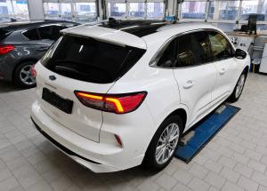 White Ford Kuga 2022 in Riga, with an engine capacity of 2.50 L and mileage of 72 thousand km for 23490 €, photo 3 on AUTOMOTO.COM.LV