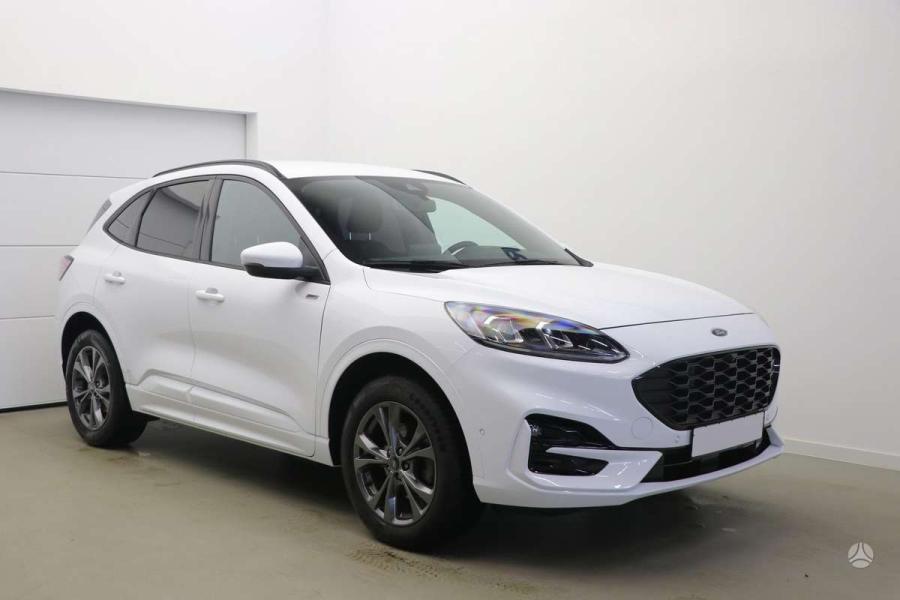 White Ford Kuga 2022 in Vilnius, with an engine capacity of 2.49 L and mileage of 46 thousand km for 22150 €, photo 1 on AUTOMOTO.COM.LV