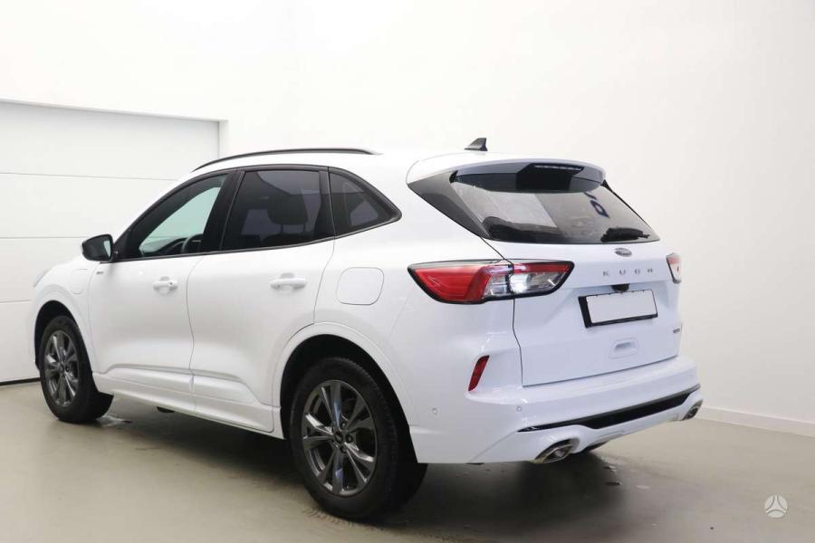White Ford Kuga 2022 in Vilnius, with an engine capacity of 2.49 L and mileage of 46 thousand km for 22150 €, photo 4 on AUTOMOTO.COM.LV