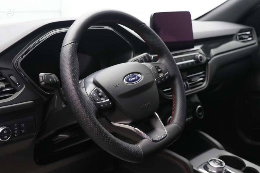 White Ford Kuga 2022 in Vilnius, with an engine capacity of 2.49 L and mileage of 46 thousand km for 22150 €, photo 9 on AUTOMOTO.COM.LV