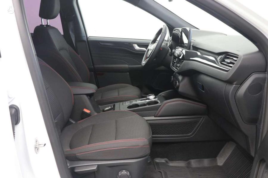 White Ford Kuga 2022 in Vilnius, with an engine capacity of 2.49 L and mileage of 46 thousand km for 22150 €, photo 11 on AUTOMOTO.COM.LV