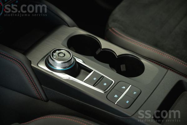 Balts Ford Kuga 2022 Rīga, ar dzinēja tilpumu 2.50 L un nobraukumu 59 tūkst. km par 22990 €, foto 9 vietnē AUTOMOTO.COM.LV