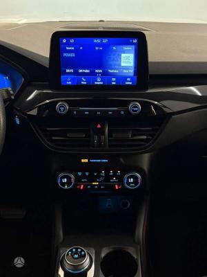 White Ford Kuga 2022 in Marijampole, with an engine capacity of 2.00 L and mileage of 241 thousand km for 15860 €, photo 13 on AUTOMOTO.COM.LV