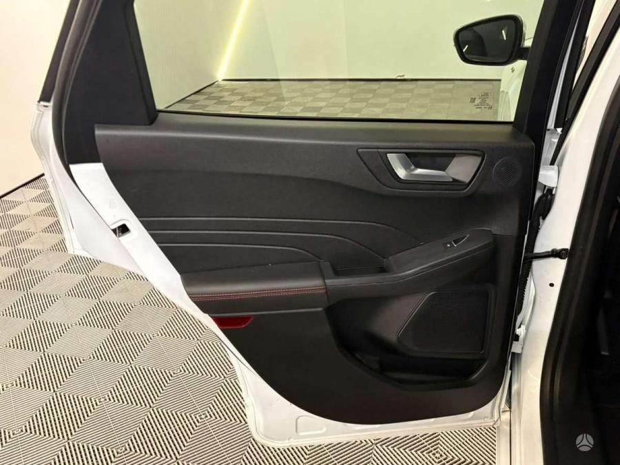 White Ford Kuga 2022 in Marijampole, with an engine capacity of 2.00 L and mileage of 241 thousand km for 15860 €, photo 19 on AUTOMOTO.COM.LV