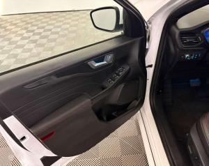 White Ford Kuga 2022 in Marijampole, with an engine capacity of 2.00 L and mileage of 241 thousand km for 15860 €, photo 30 on AUTOMOTO.COM.LV