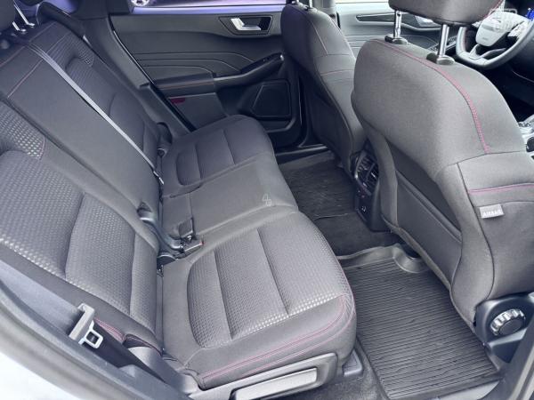 Balts Ford Kuga 2022 Avižieniai, ar dzinēja tilpumu 2.50 L un nobraukumu 47 tūkst. km par 20500 €, foto 10 vietnē AUTOMOTO.COM.LV