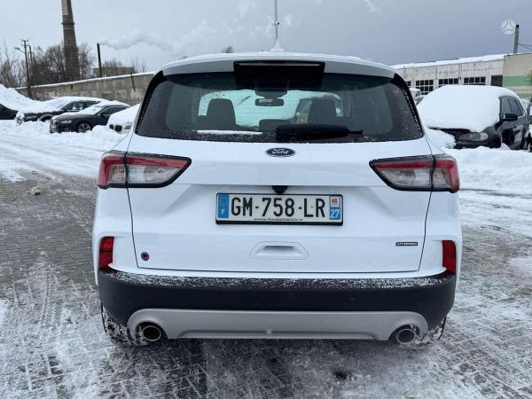 White Ford Kuga 2023 in Taurage, with an engine capacity of 2.49 L and mileage of 191 thousand km for 12500 €, photo 6 on AUTOMOTO.COM.LV