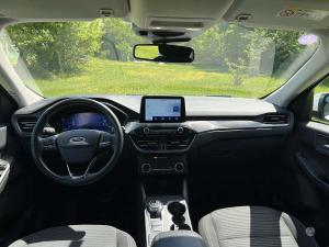 White Ford Kuga 2023 in Vilnius, with an engine capacity of 2.50 L and mileage of 269 thousand km for 11200 €, photo 8 on AUTOMOTO.COM.LV