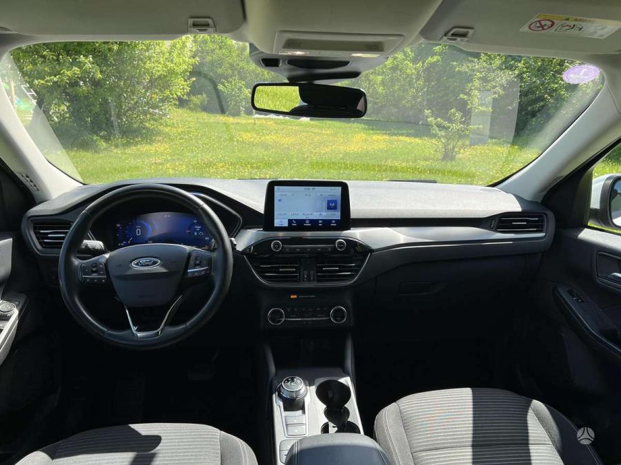 White Ford Kuga 2023 in Vilnius, with an engine capacity of 2.50 L and mileage of 269 thousand km for 11200 €, photo 8 on AUTOMOTO.COM.LV
