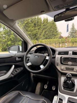 White Ford Kuga 2009 in Rokiskis, with an engine capacity of 2.00 L and mileage of 311 thousand km for 4200 €, photo 16 on AUTOMOTO.COM.LV