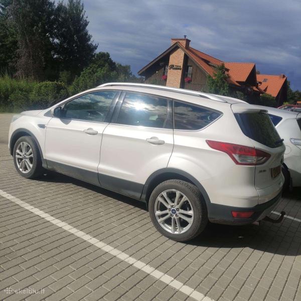 Ford Kuga 2014 in Skuodas on AUTOMOTO.COM.LV White Ford Kuga 2014 in Skuodas, with an engine capacity of 2.00 L and mileage of 210 thousand km for 2850 €, photo 4 on AUTOMOTO.COM.LV