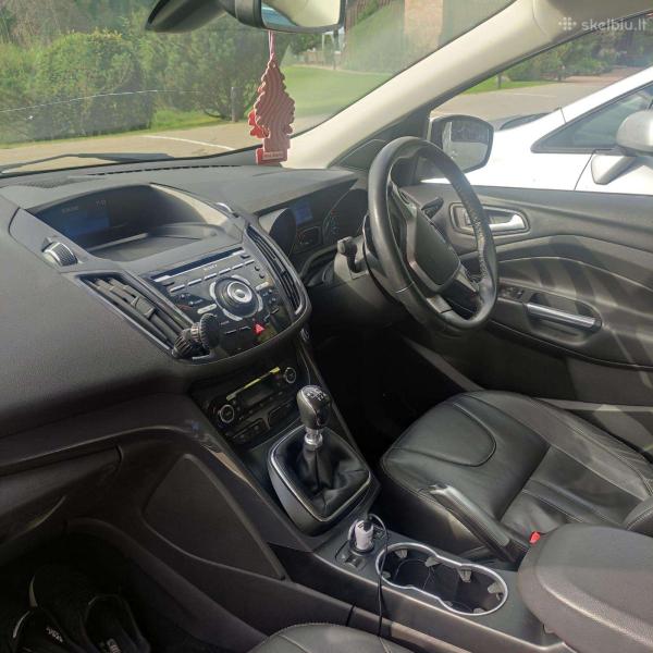 Ford Kuga 2014 in Skuodas on AUTOMOTO.COM.LV White Ford Kuga 2014 in Skuodas, with an engine capacity of 2.00 L and mileage of 210 thousand km for 2850 €, photo 6 on AUTOMOTO.COM.LV