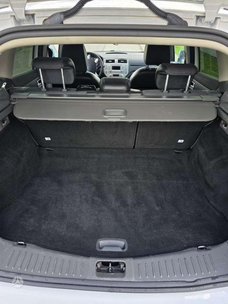 White Ford Kuga 2009 in Vilkaviskis, with an engine capacity of 2.00 L and mileage of 284 thousand km for 4950 €, photo 12 on AUTOMOTO.COM.LV