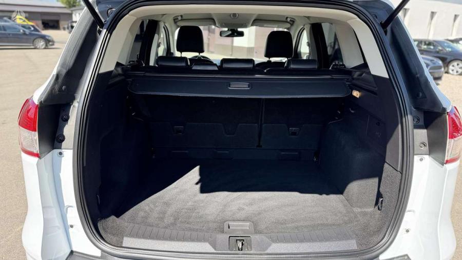 White Ford Kuga 2014 in Telschi, with an engine capacity of 1.60 L and mileage of 179 thousand km for 7800 €, photo 19 on AUTOMOTO.COM.LV