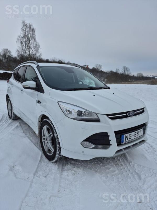 White Ford Kuga 2016 in Saldus, with an engine capacity of 2.00 L and mileage of 187 thousand km for 11900 €, photo 1 on AUTOMOTO.COM.LV