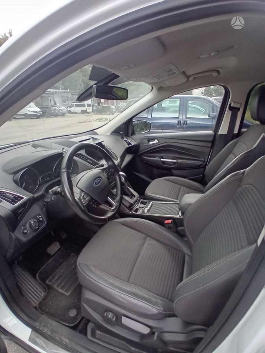 Balts Ford Kuga 2018 Panevēža, ar dzinēja tilpumu 1.50 L un nobraukumu 95 tūkst. km par 4500 €, foto 3 vietnē AUTOMOTO.COM.LV